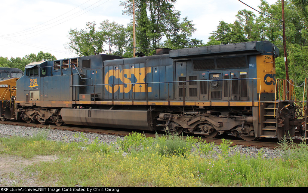 CSXT 295 on Q398-15